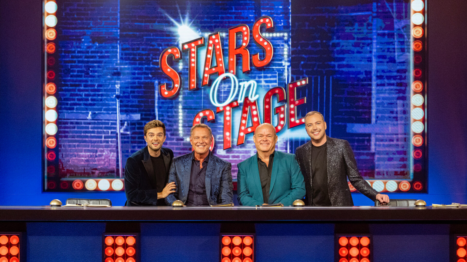 Theatericonen Albert Verlinde en Paul de Leeuw recenseren ...